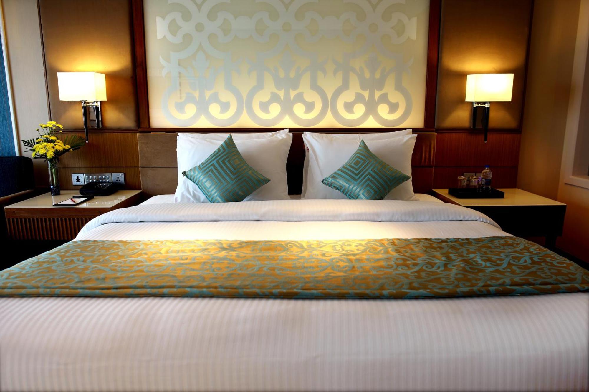 HOTEL RAMADA PLAZA CHENNAI | ⋆⋆⋆⋆⋆ | INDIA | SEASON DEALS FROM $123